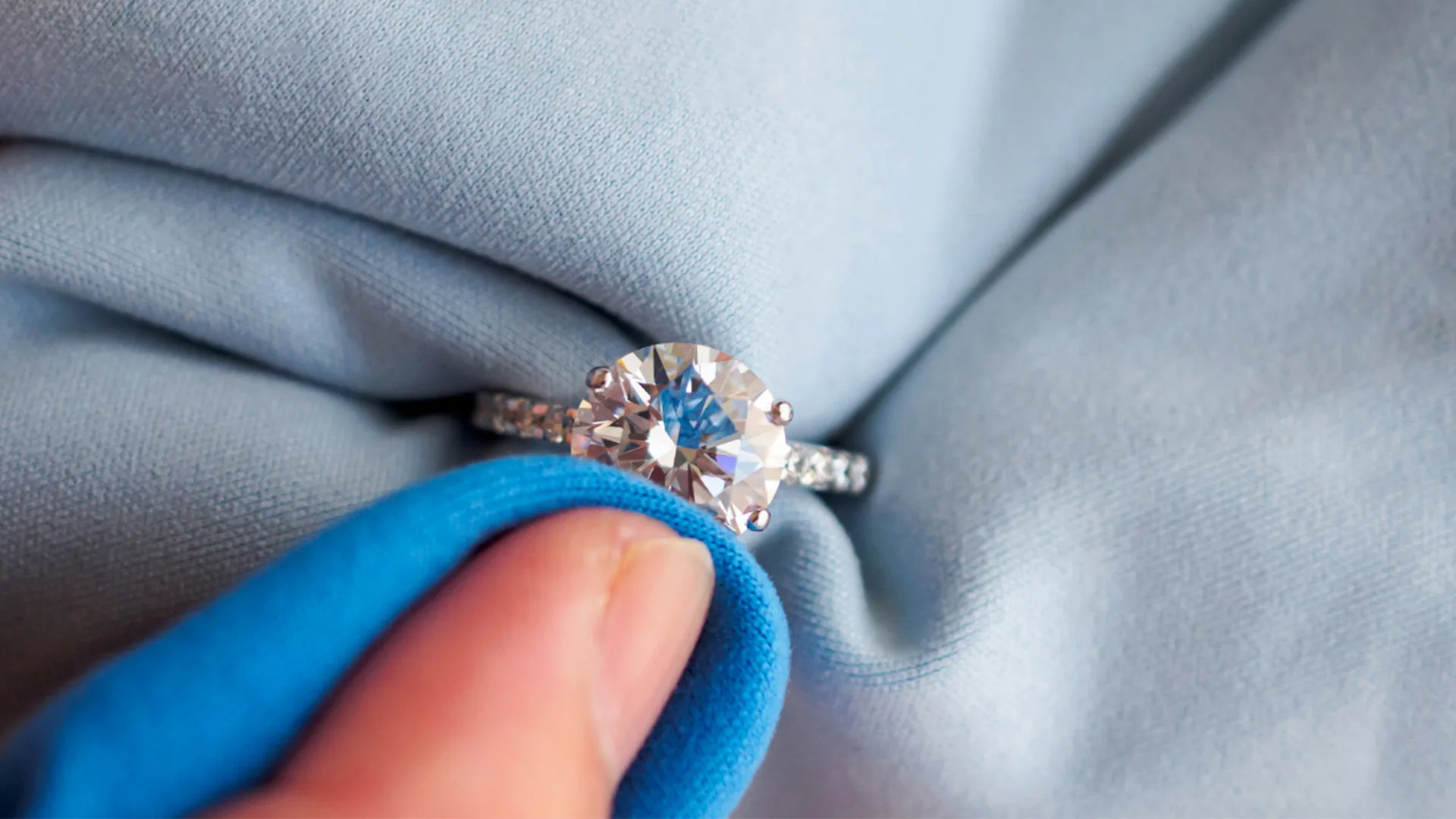 Jewellery Cleaning at Home - Al Romaizan